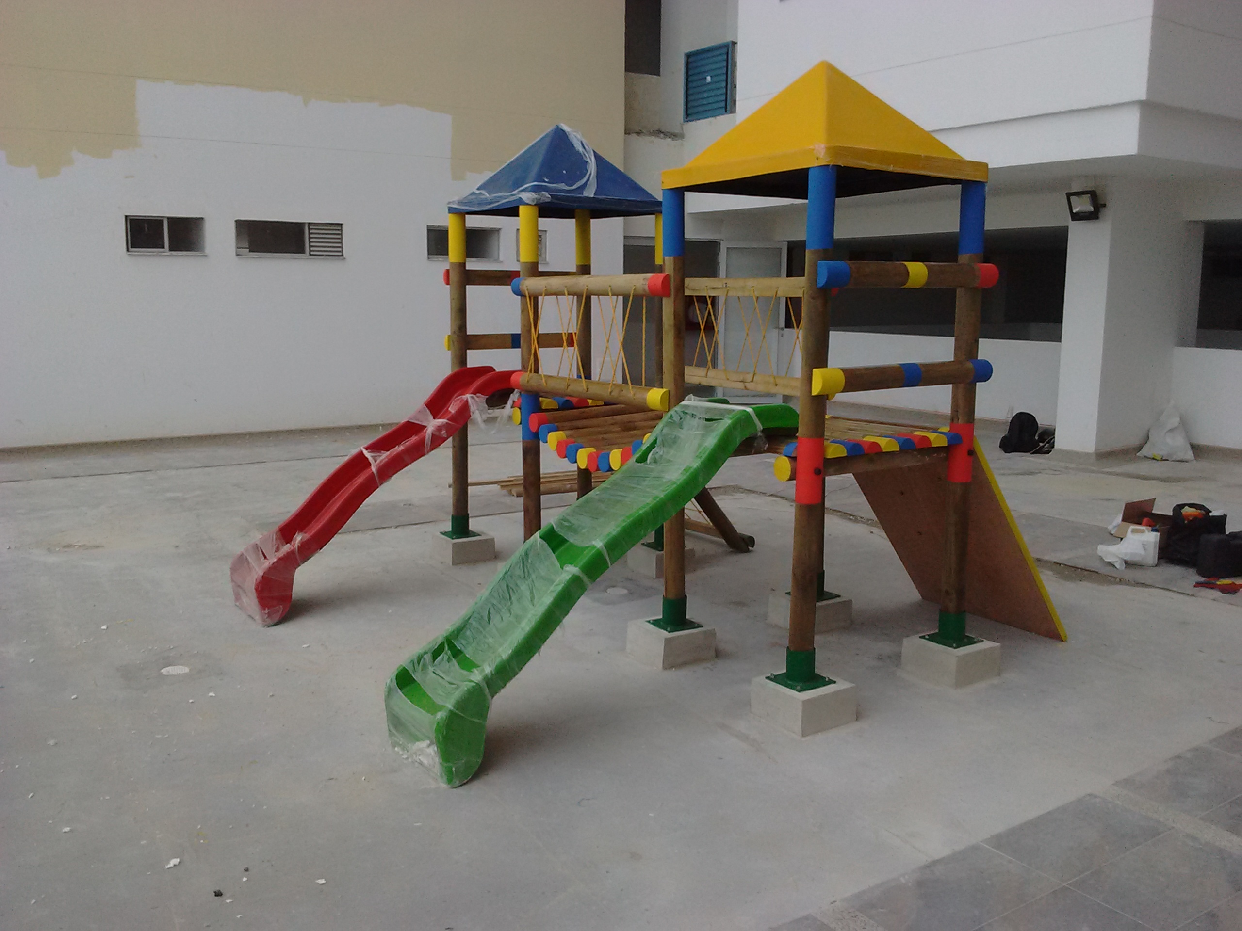 Fabricación e Instalación de Parque de Madera Edificio Boracay ...